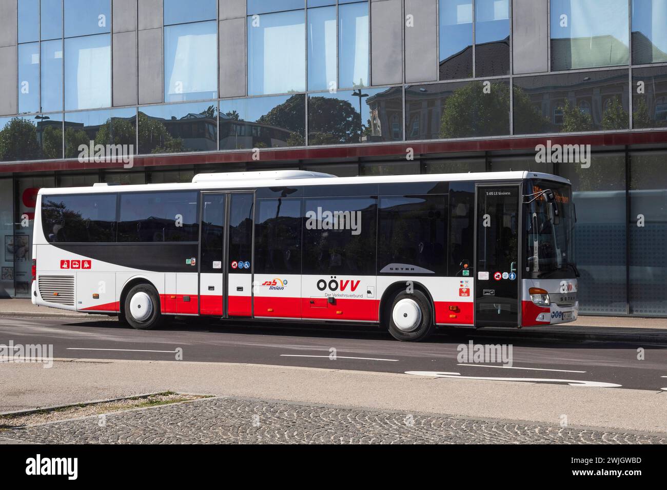 Linienbus hi-res stock photography and images - Alamy