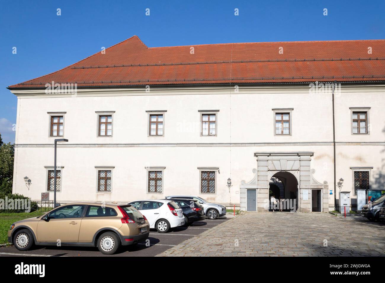 Schloss linz castle hi-res stock photography and images - Alamy
