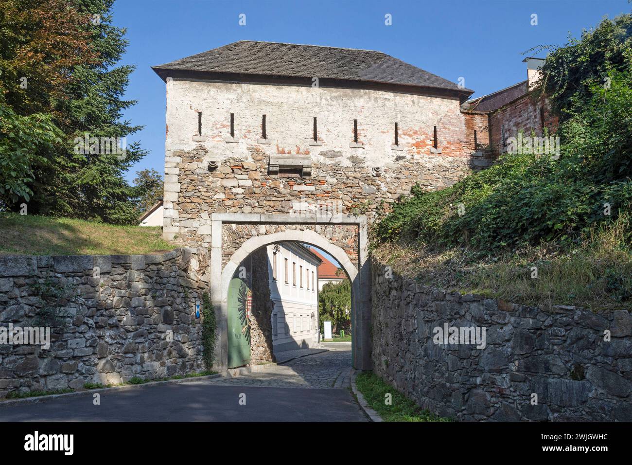 Schloss linz castle hi-res stock photography and images - Alamy