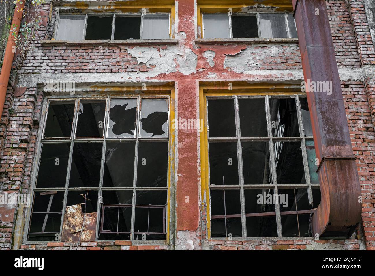 old decaying building with broken windows Stock Photo - Alamy