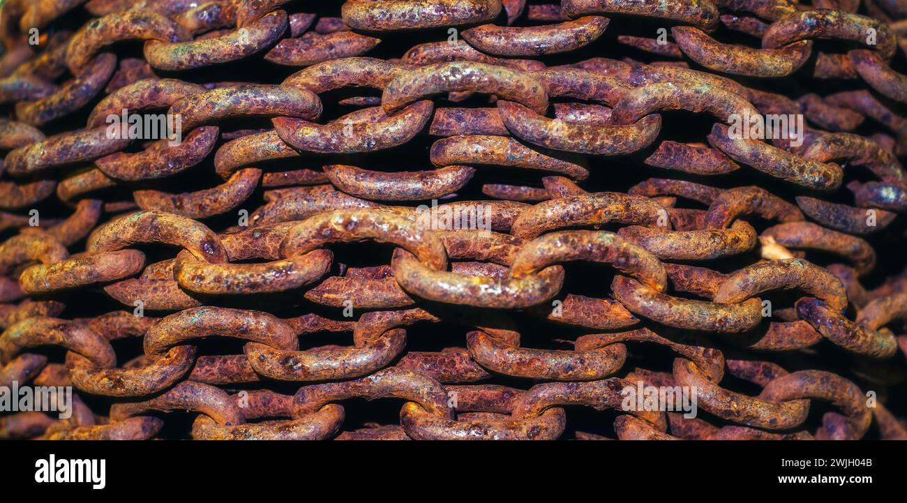 A bunch of chains hi-res stock photography and images - Alamy