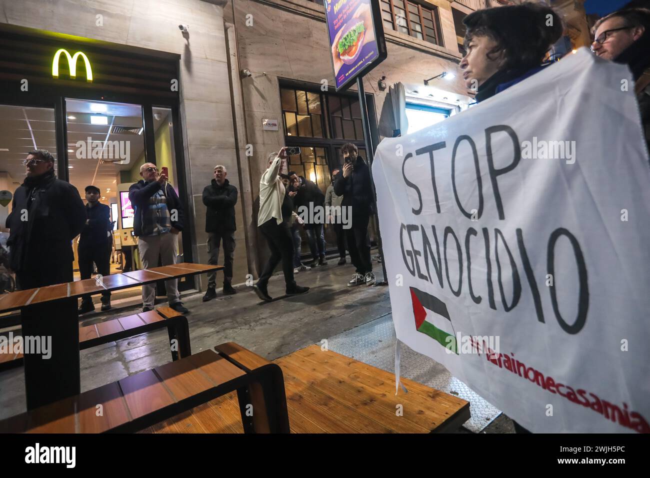Hundreds pro-Palestine rally in Palermo to protest against Zara and Mc ...