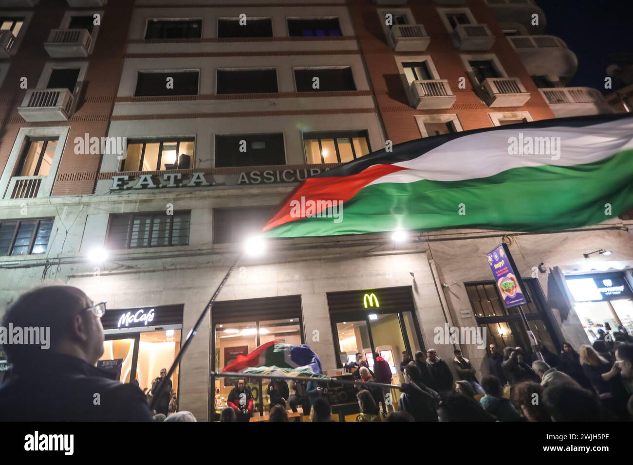Hundreds pro-Palestine rally in Palermo to protest against Zara and Mc ...
