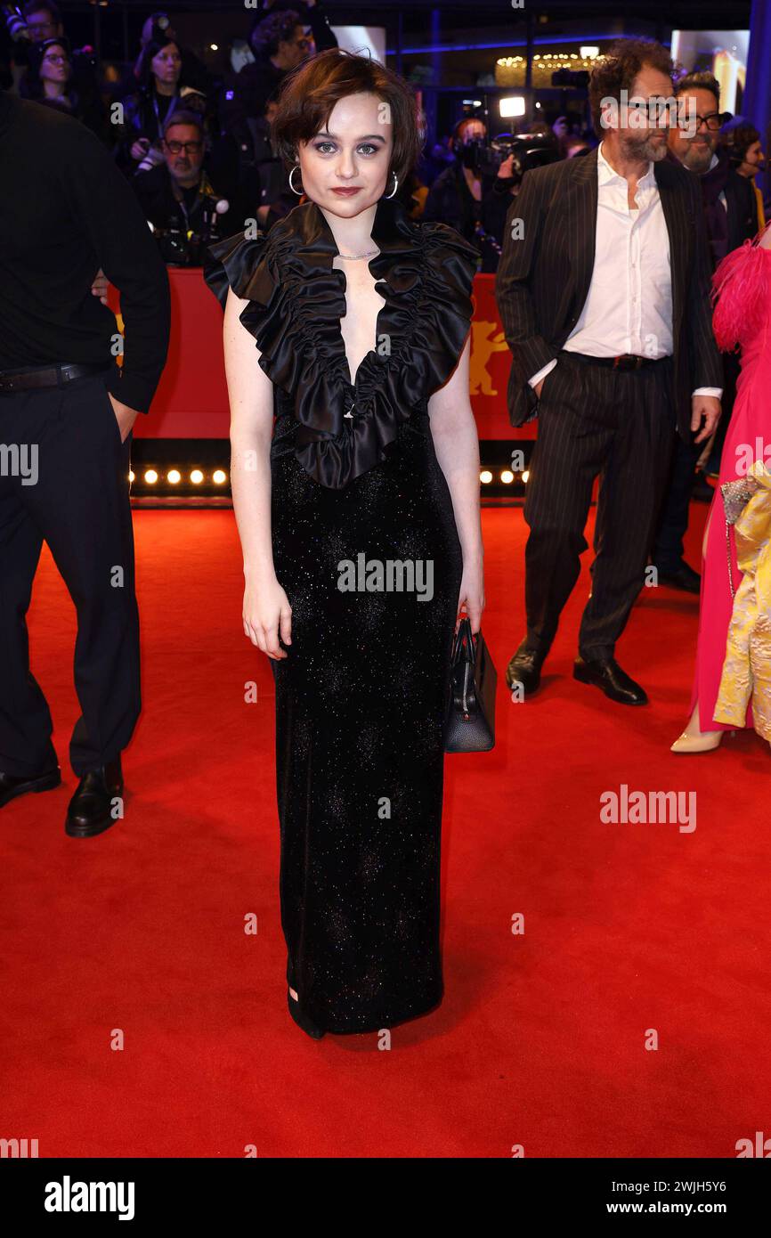 Lena Urzendowsky bei der Eroeffnung der 74. Berlinale Internationale Filmfestspiele mit der ...