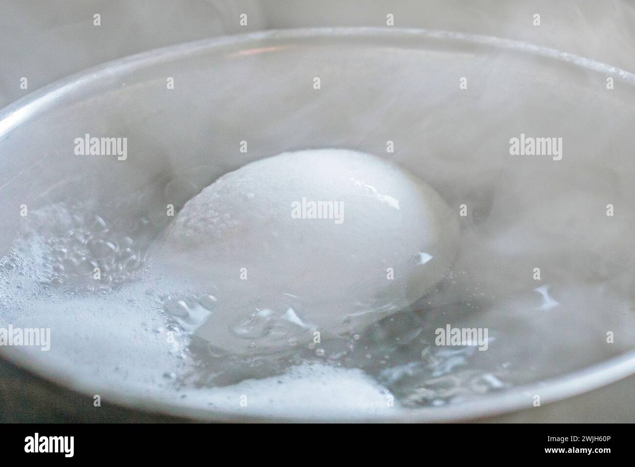 Boiling water method hi-res stock photography and images - Alamy