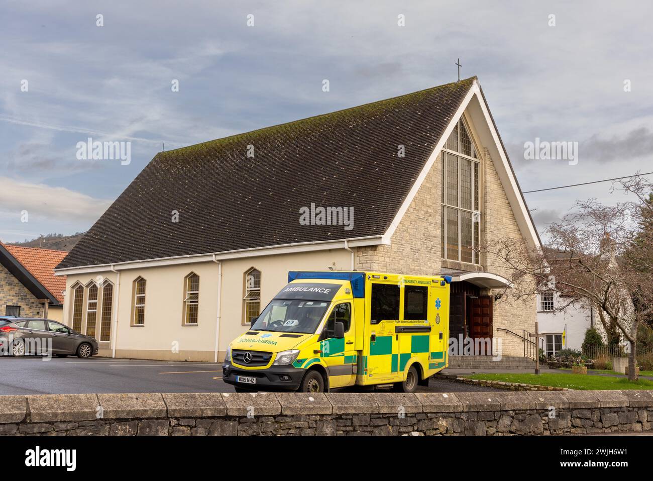 February 2023 - Ambulance outside the Catholic Church in Cheddar Stock ...