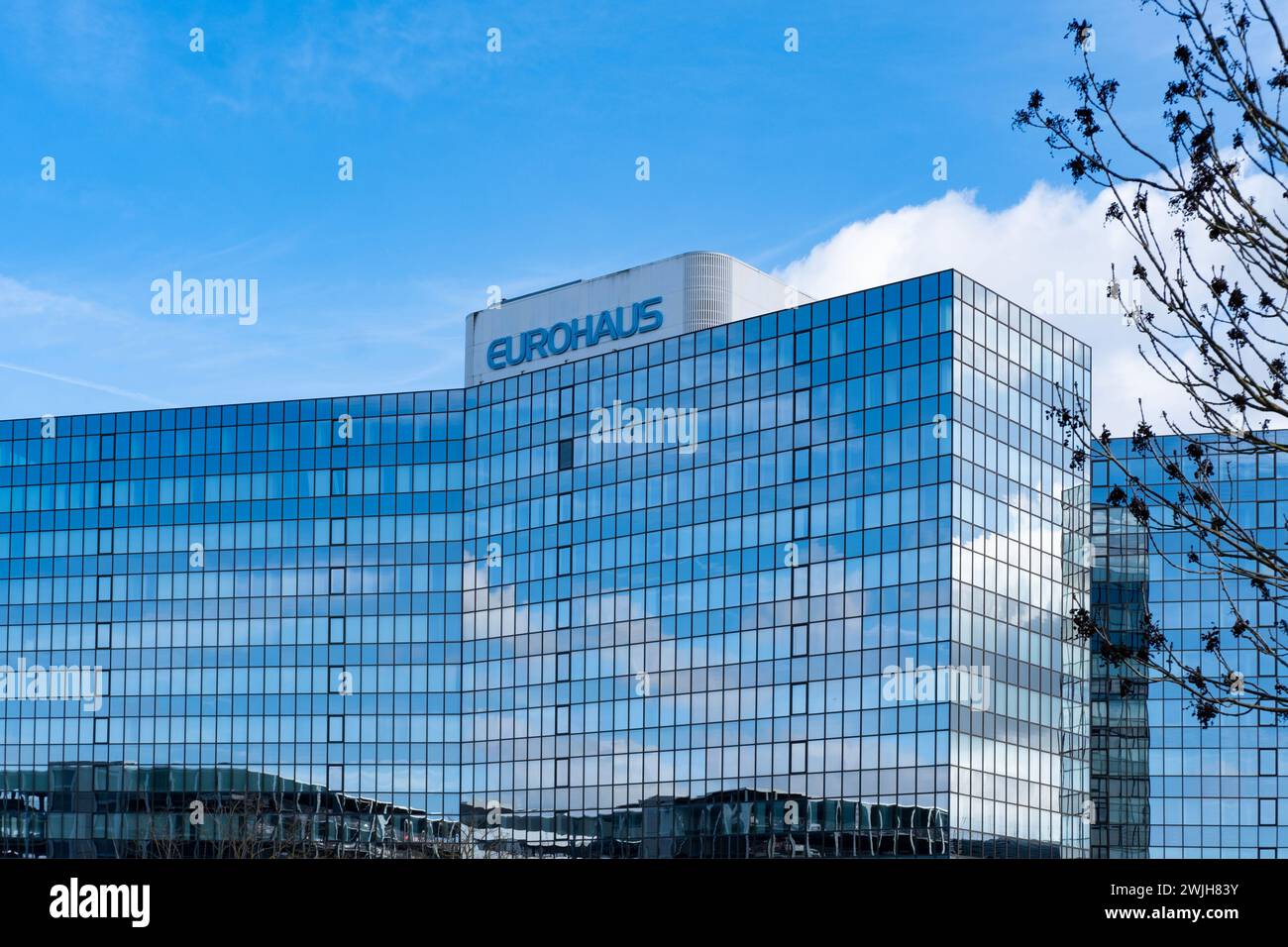GEODIS logo office Frankfurt am Main Niederrad building, transportation ...
