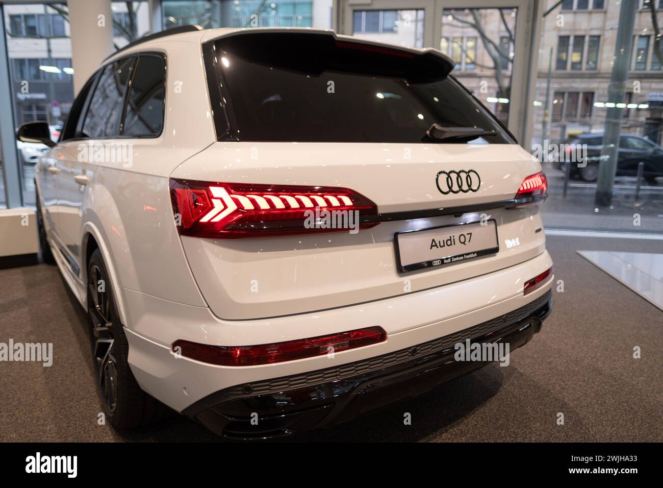 hybrid SUV Car Audi e-tron Q7 quattro, taillights, white multi-drive ...