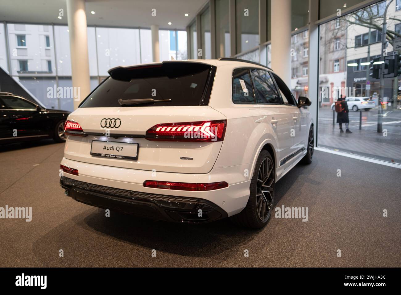 hybrid SUV Car Audi e-tron Q7 quattro, taillights, white multi-drive ...