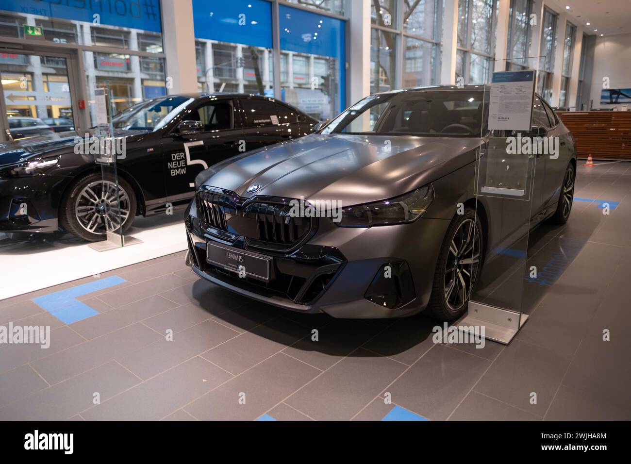 Bmw i5 edrive40 hi-res stock photography and images - Alamy