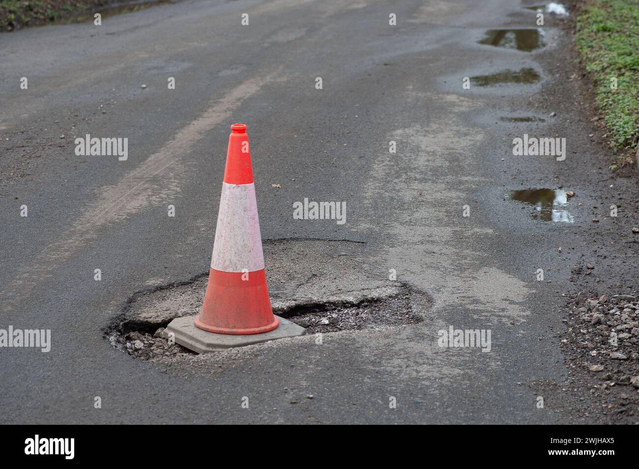 Buckinghamshire, UK. 15th February, 2024. A traffic cone in a pothole ...