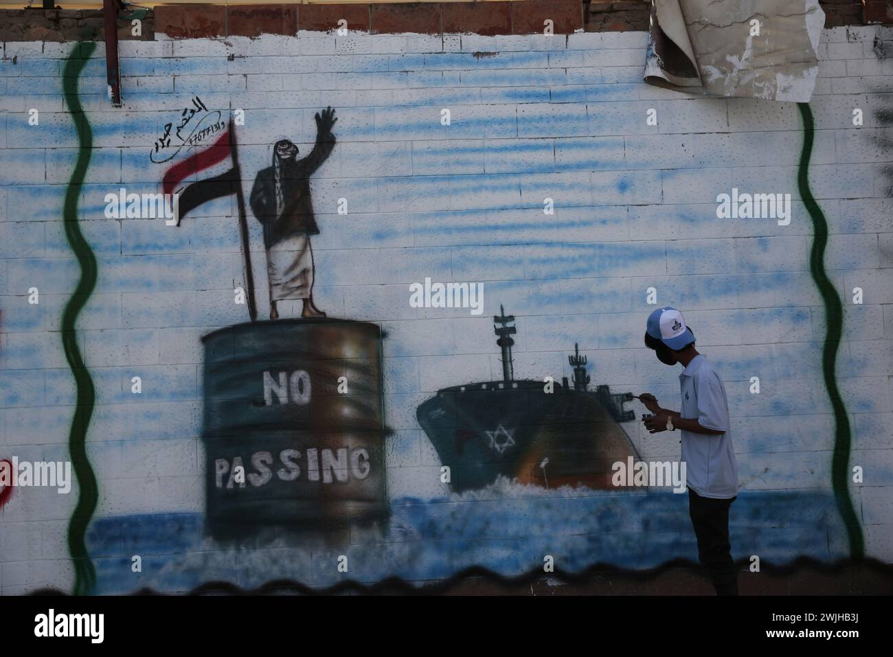 Yemeni graffiti artists support Palestinians with murals Stock Photo ...