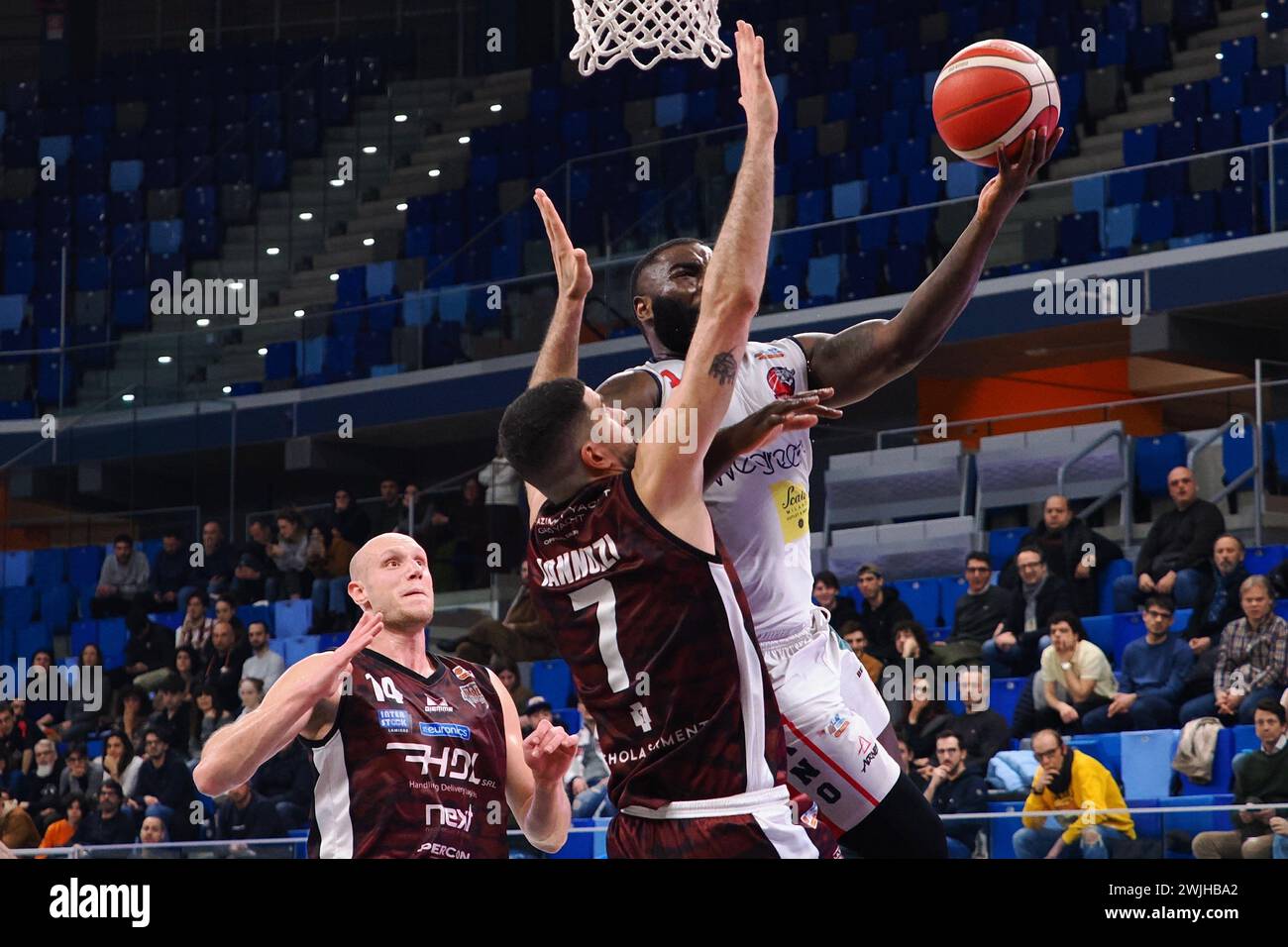 Milan, Italy. 15th Feb, 2024. Giddy Potts (Wegreenit Urania Basket ...