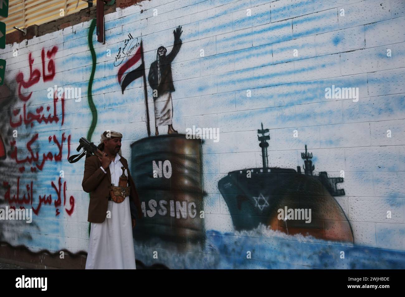 Yemeni graffiti artists support Palestinians with murals Stock Photo ...