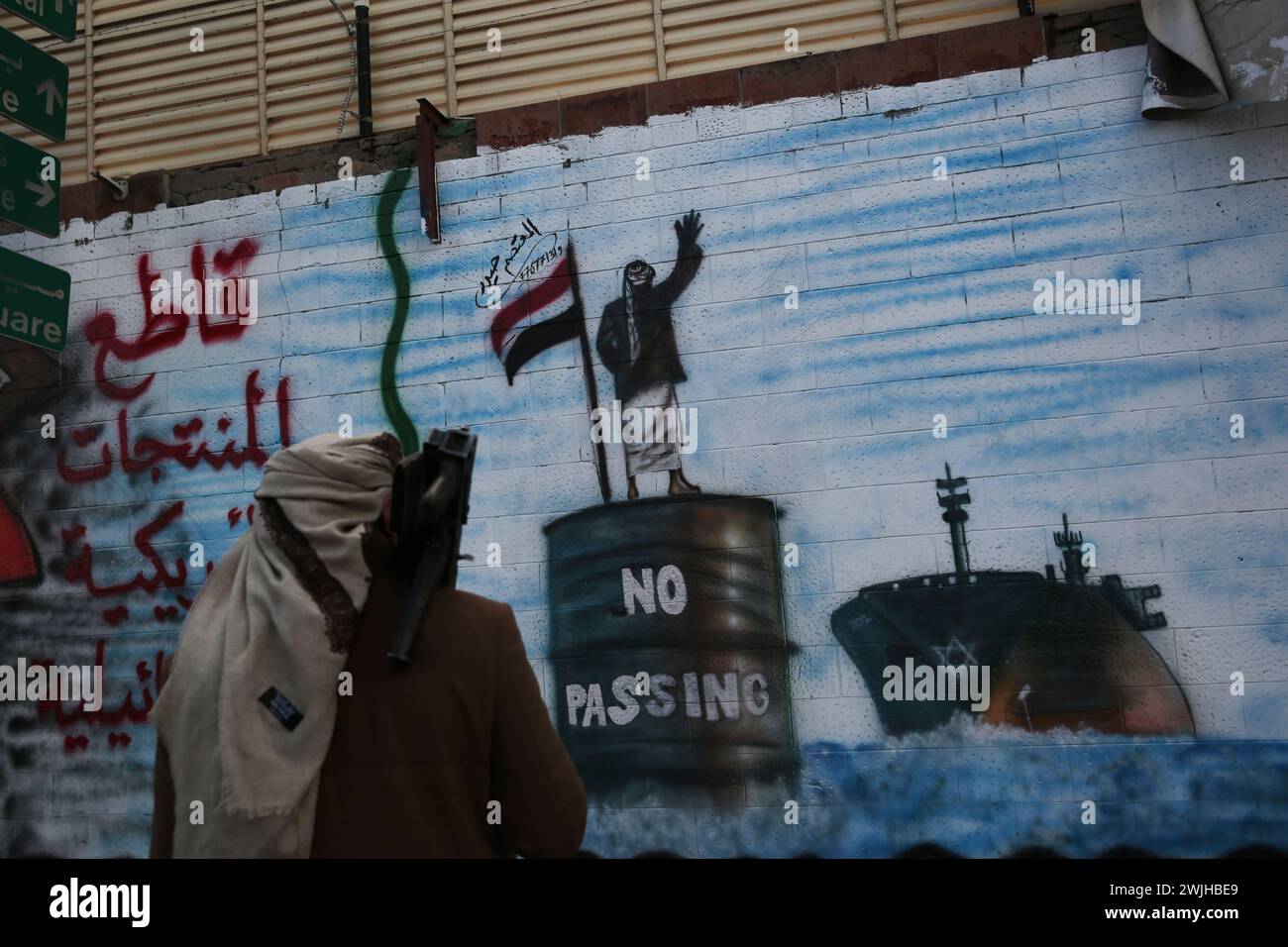 Yemeni graffiti artists support Palestinians with murals Stock Photo ...