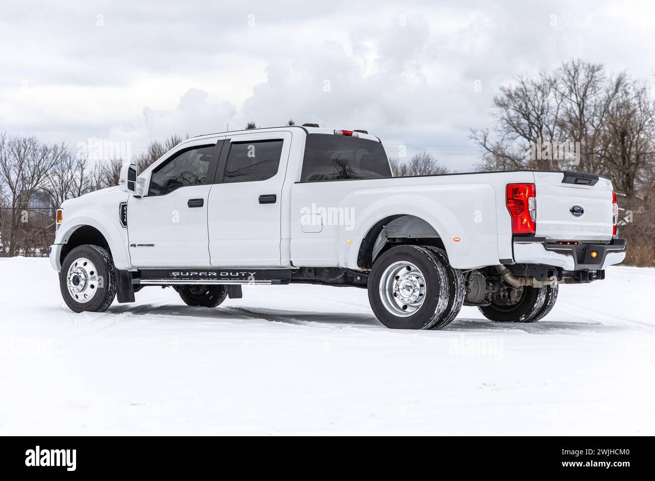 Pickup truck in snow hi-res stock photography and images - Alamy