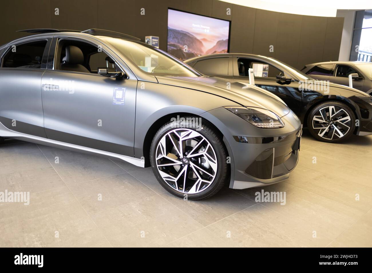 electric grey streamliner Hyundai IONIQ 6 Hyundai Motor Company ...