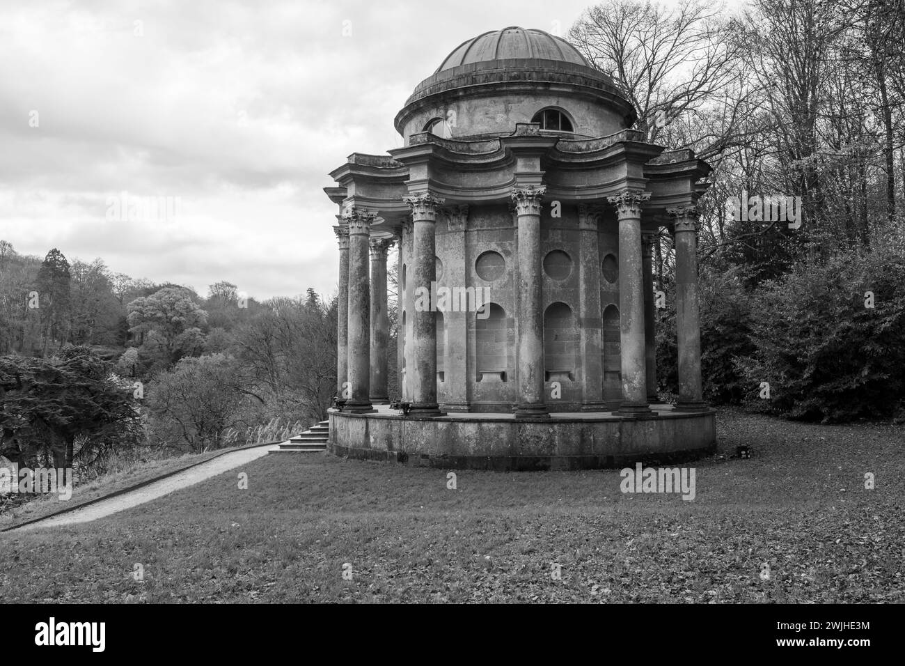Photo of the Temple Of Apollo in Stourhead Gardens Stock Photo - Alamy