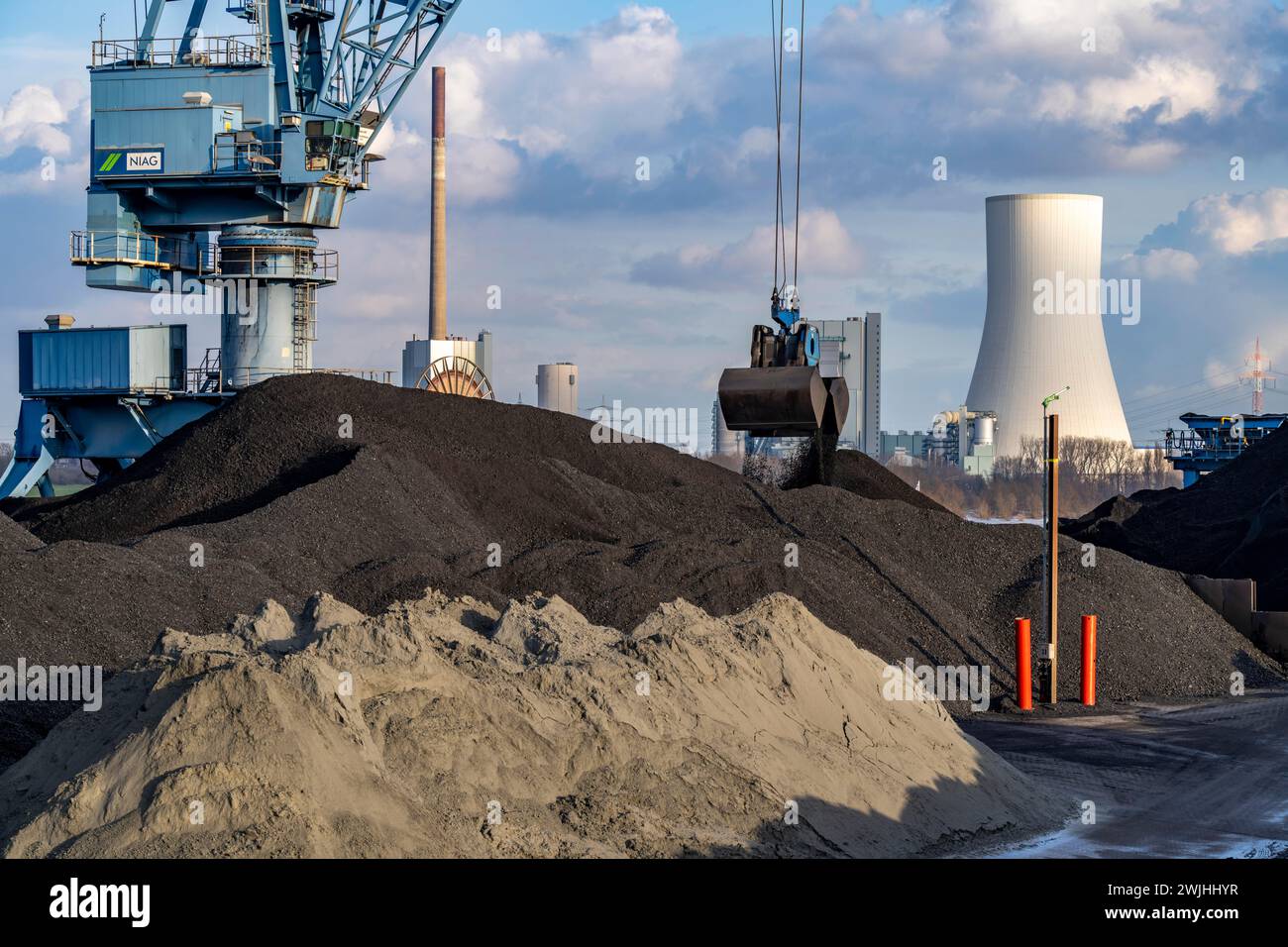 Rail wagon unloading hi-res stock photography and images - Alamy