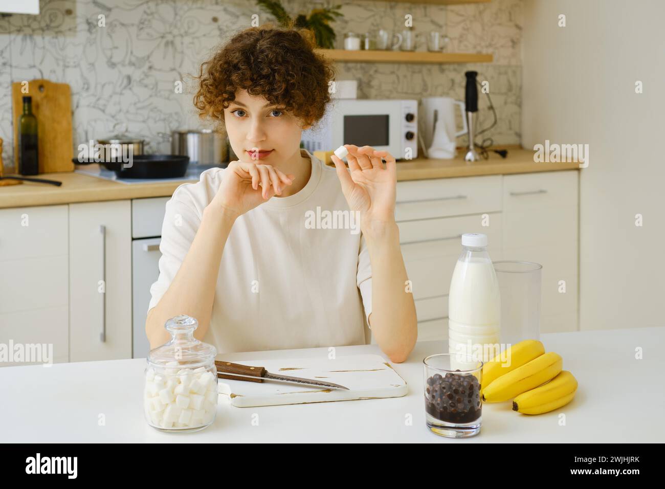 Clever woman explains the beneficial and unhealthy properties of sugar ...