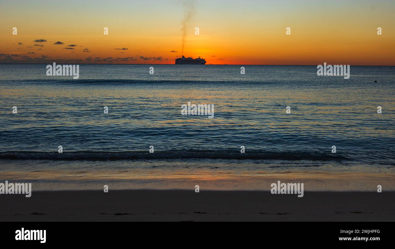 Sandy coastlines of barbados hi-res stock photography and images - Alamy