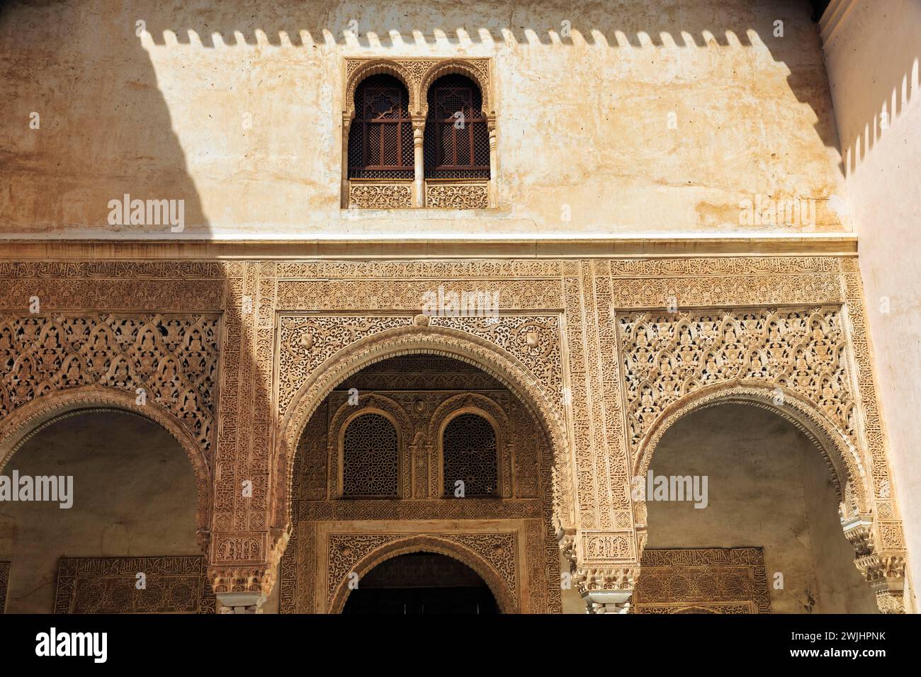 Patio del Mexuar, arabesque Moorish architecture, arched window, detail, Nasrid Palaces ...