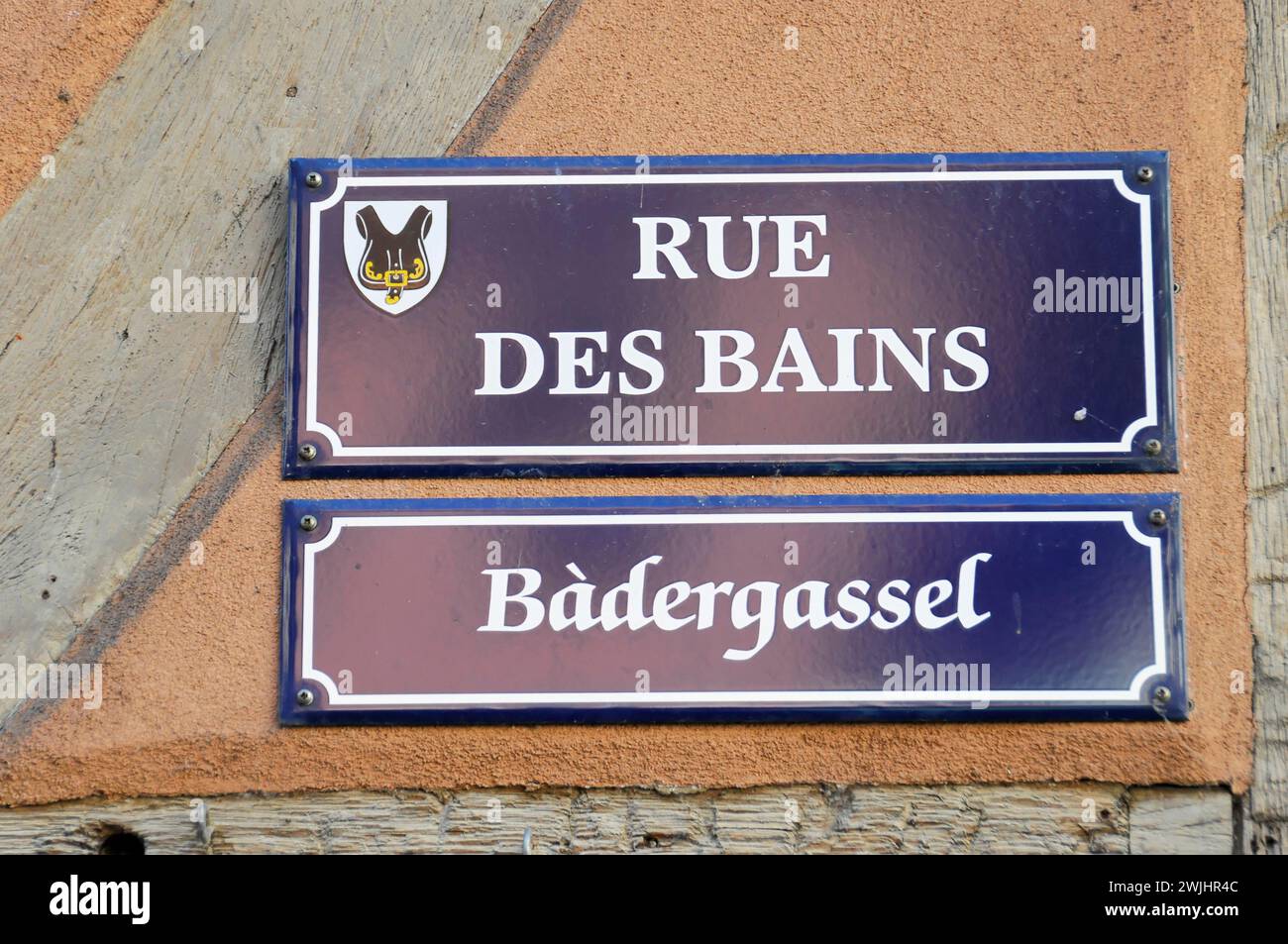 Street signs, medieval colourful half-timbered houses, Kaysersberg ...