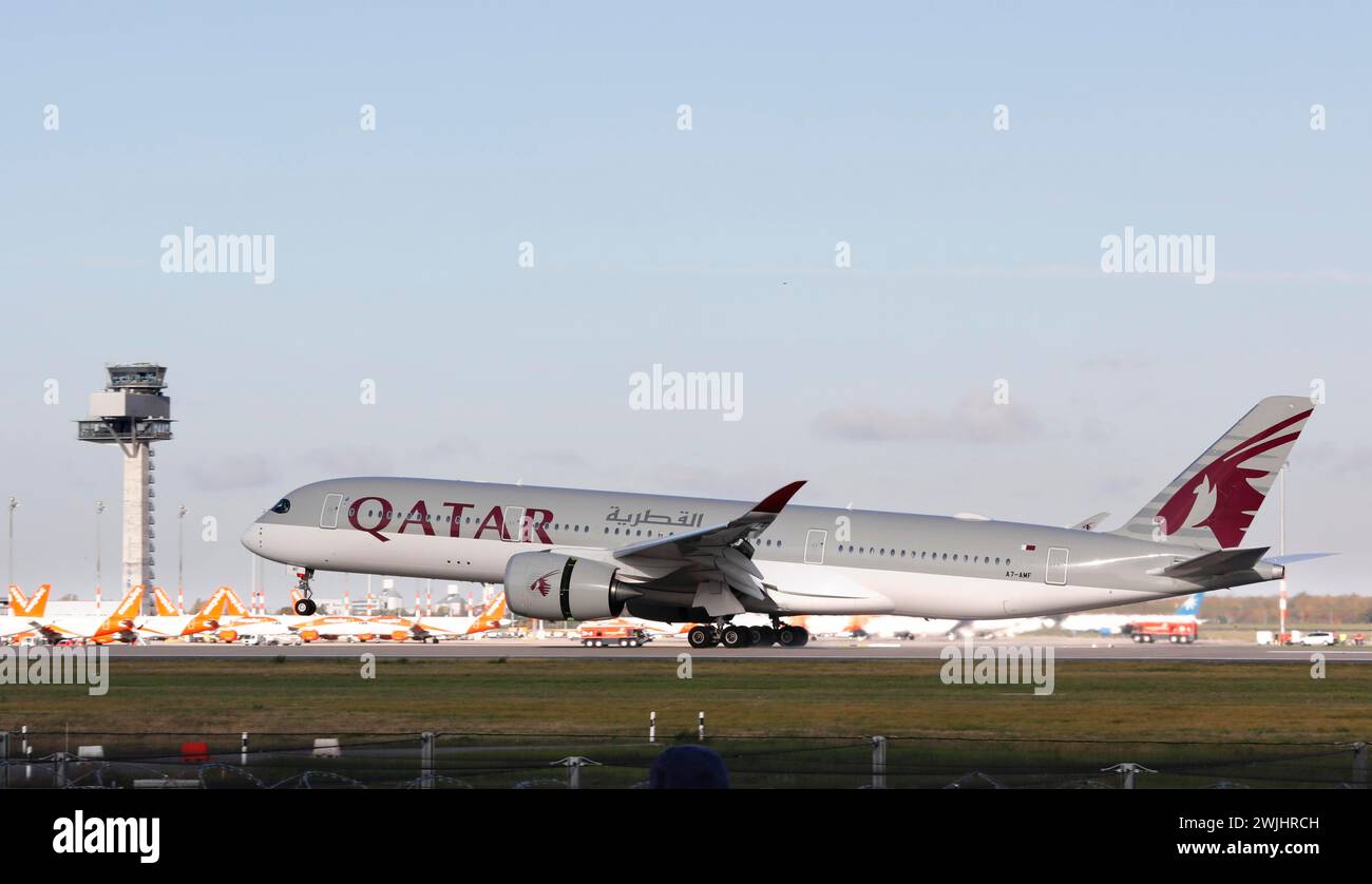 With the first landing of a passenger aircraft on BER's southern runway ...