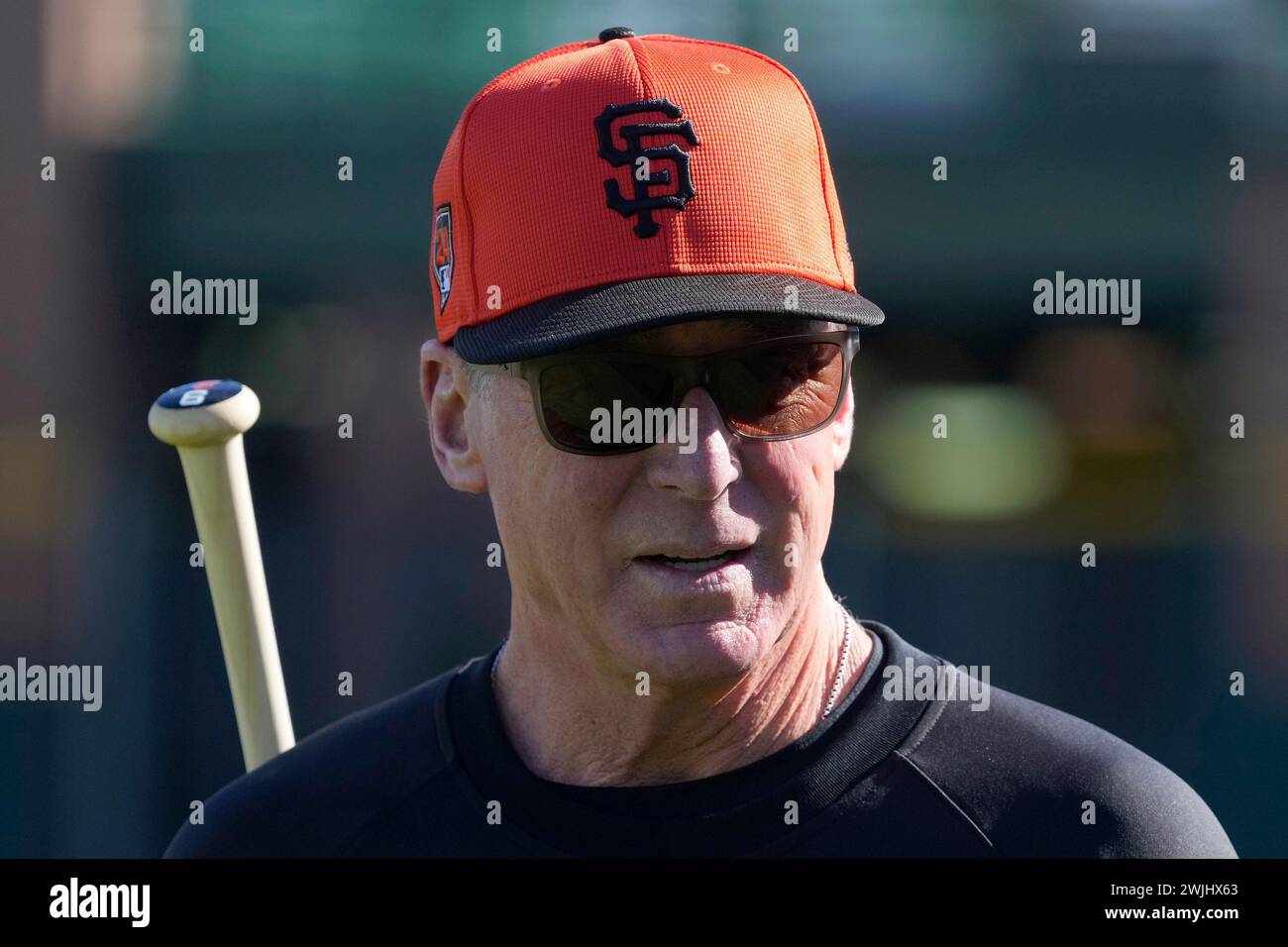 San Francisco Giants manager Bob Melvin watches catchers take batting ...