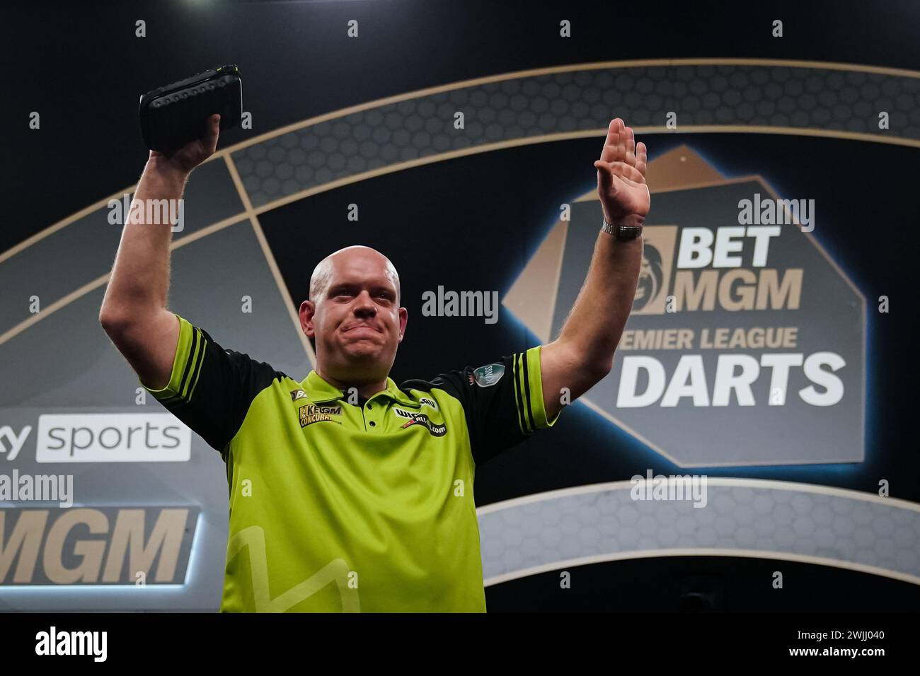 Michael van Gerwen celebrates the victory over Luke Humphries (not ...
