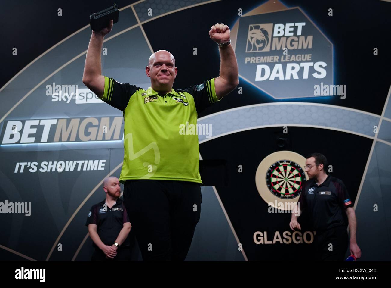 Michael van Gerwen celebrates the victory over Luke Humphries (not ...