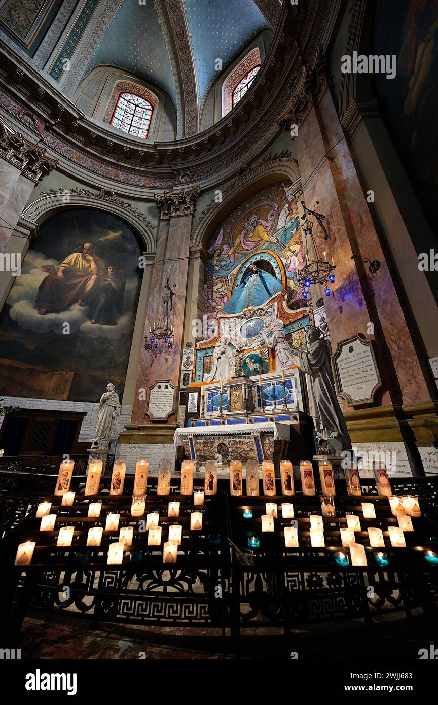 Notre dame replica hi-res stock photography and images - Alamy