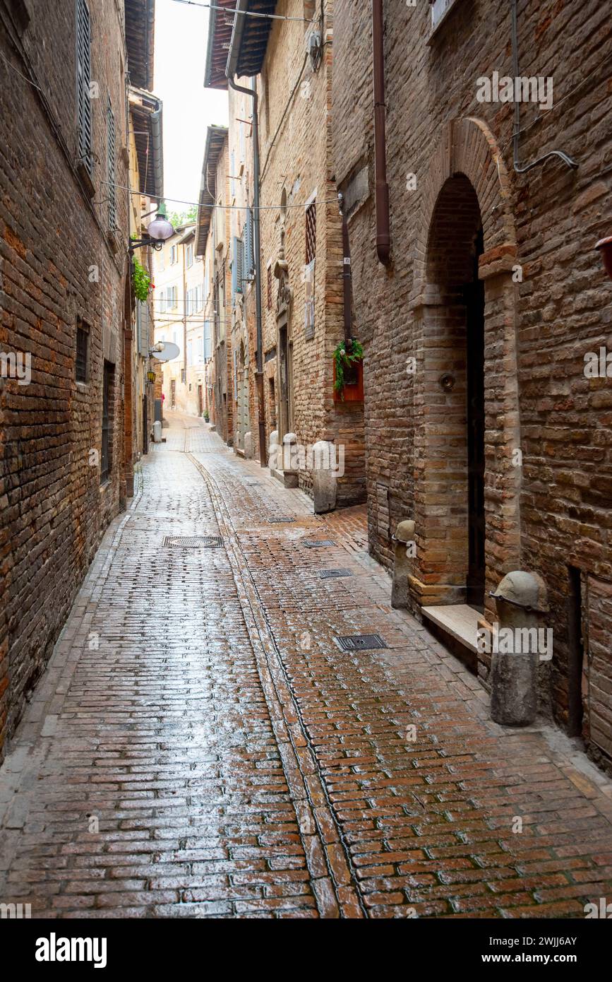 Pedestrian Alley - Urbino - Italy Stock Photo - Alamy