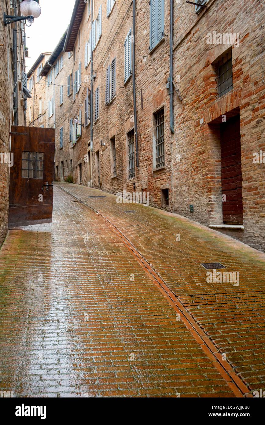 Pedestrian Alley - Urbino - Italy Stock Photo - Alamy