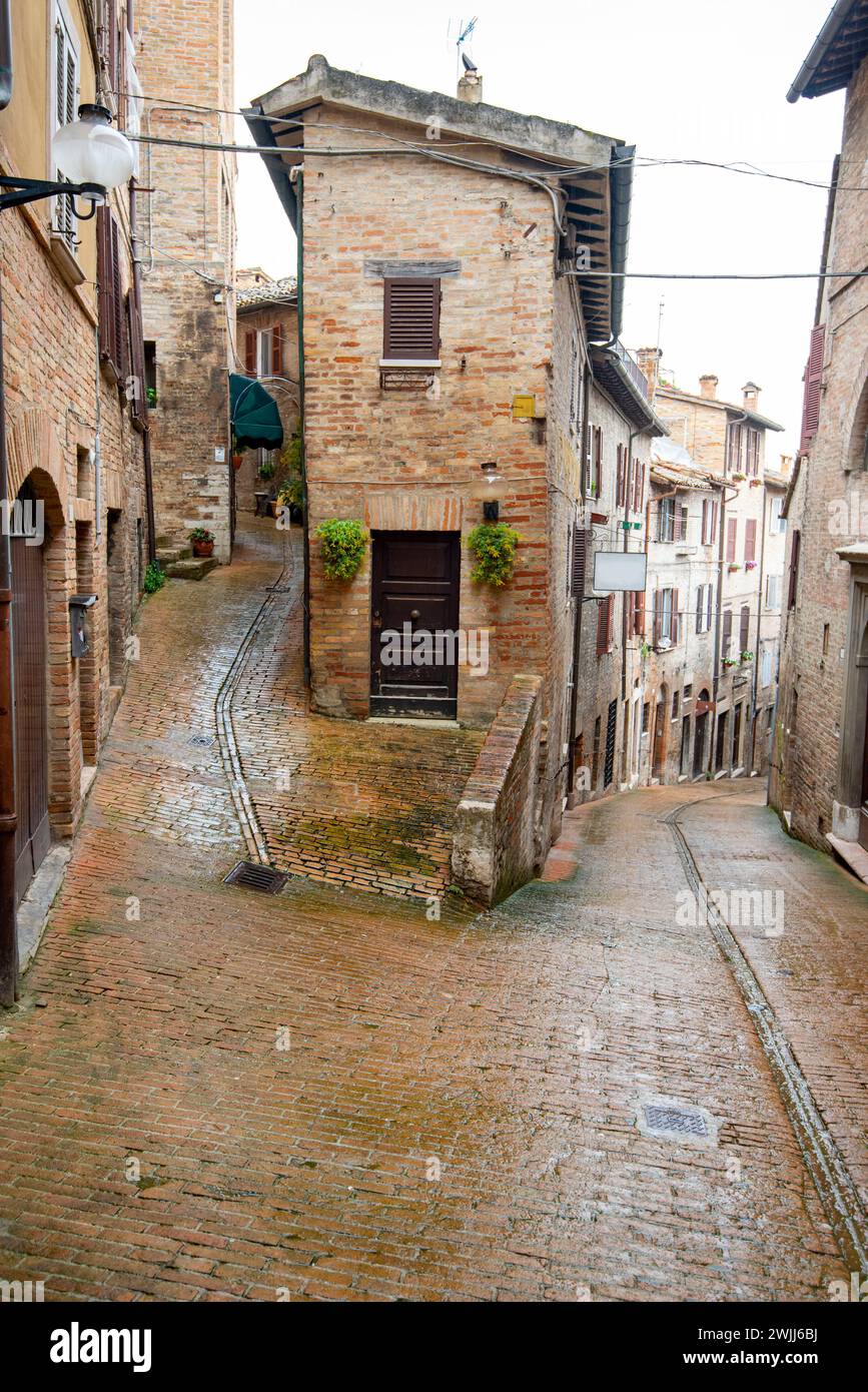 Pedestrian Alley - Urbino - Italy Stock Photo - Alamy