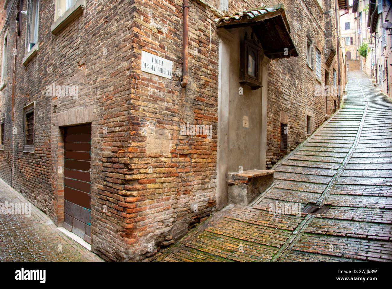 Pedestrian Alley - Urbino - Italy Stock Photo - Alamy