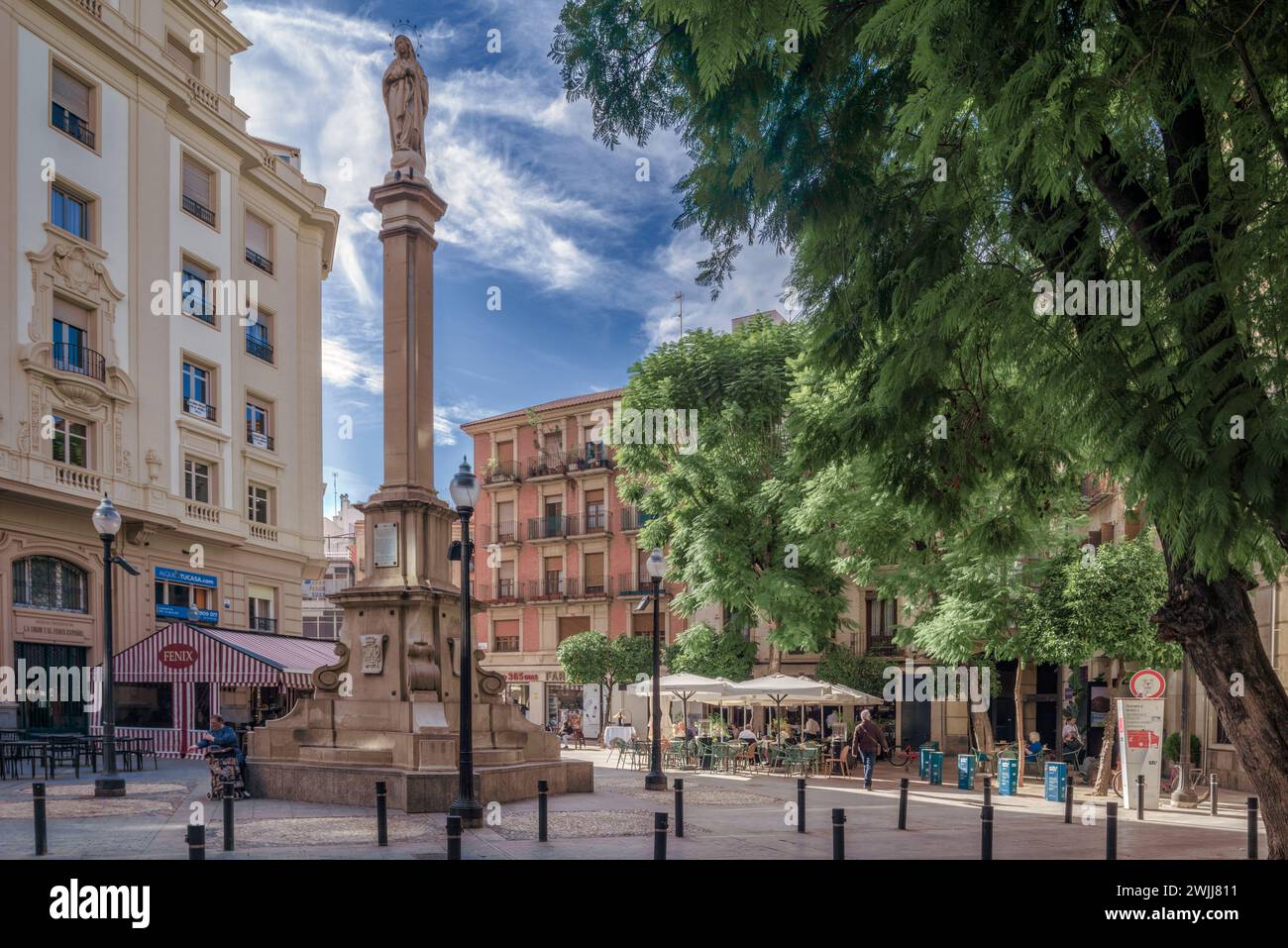 The statue of the Virgin Mary and the building of La Unión y el Fénix ...