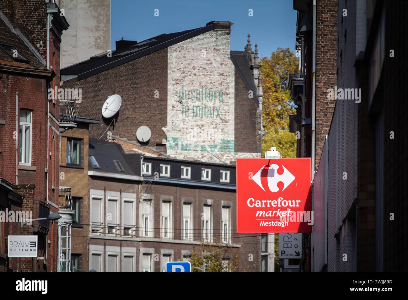 Picture of a sign with the logo of Carrefour market in front of their ...