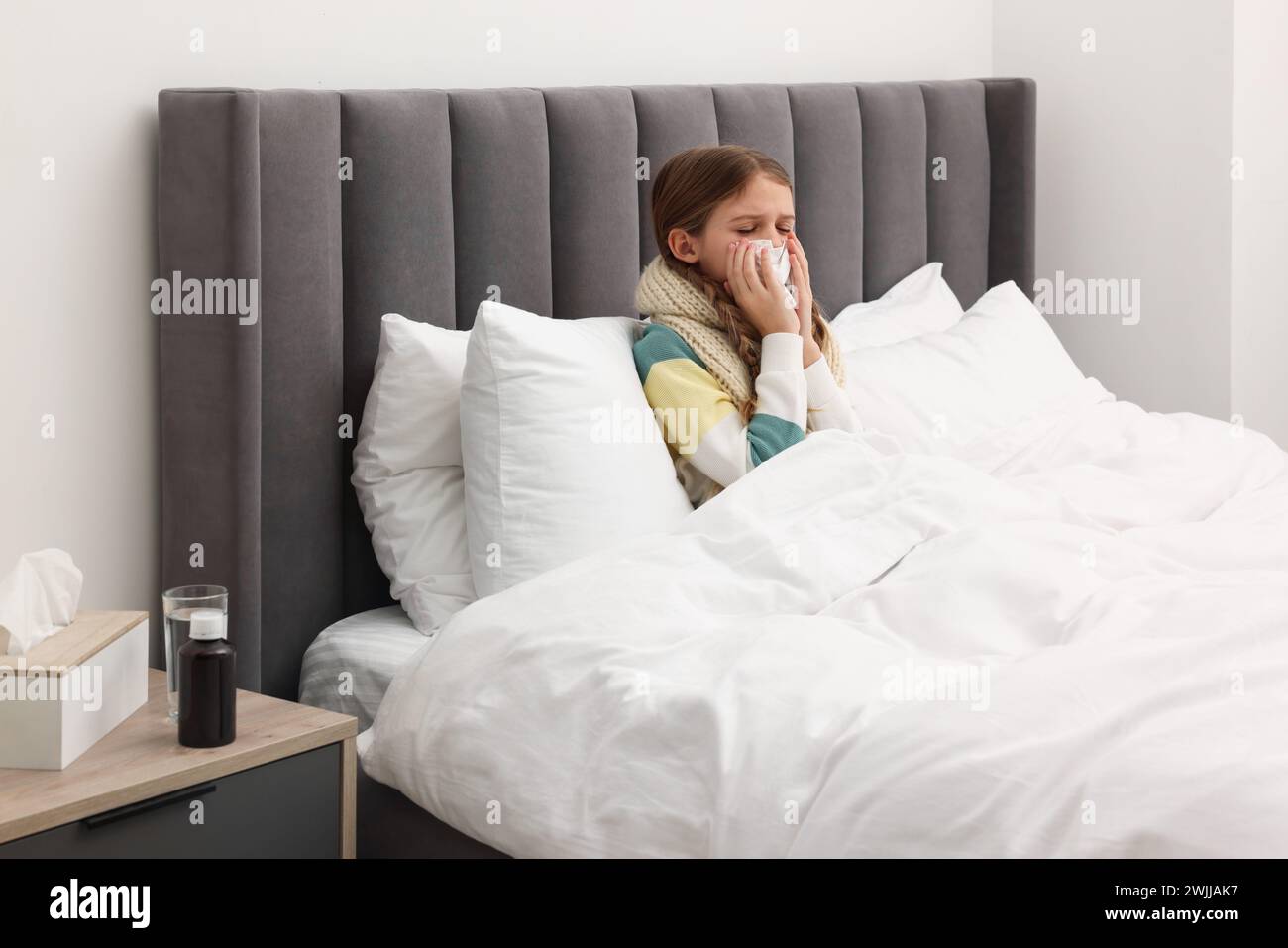 Girl tissue hi-res stock photography and images - Alamy