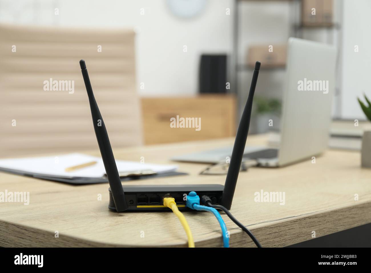 Wifi router table hi-res stock photography and images - Alamy