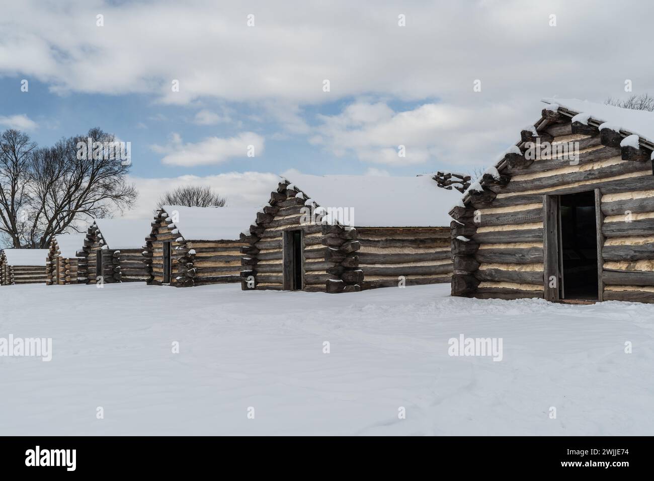 Snow covered log cabins at Valley Forge Historical Park Stock Photo - Alamy