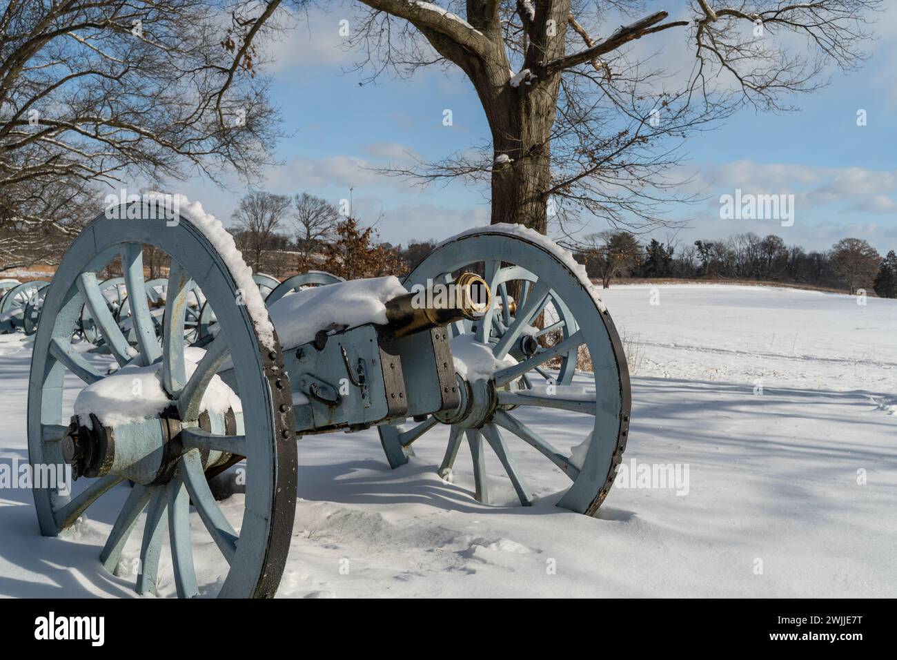 Snow covered Revolutionary War cannons at Valley Forge National ...