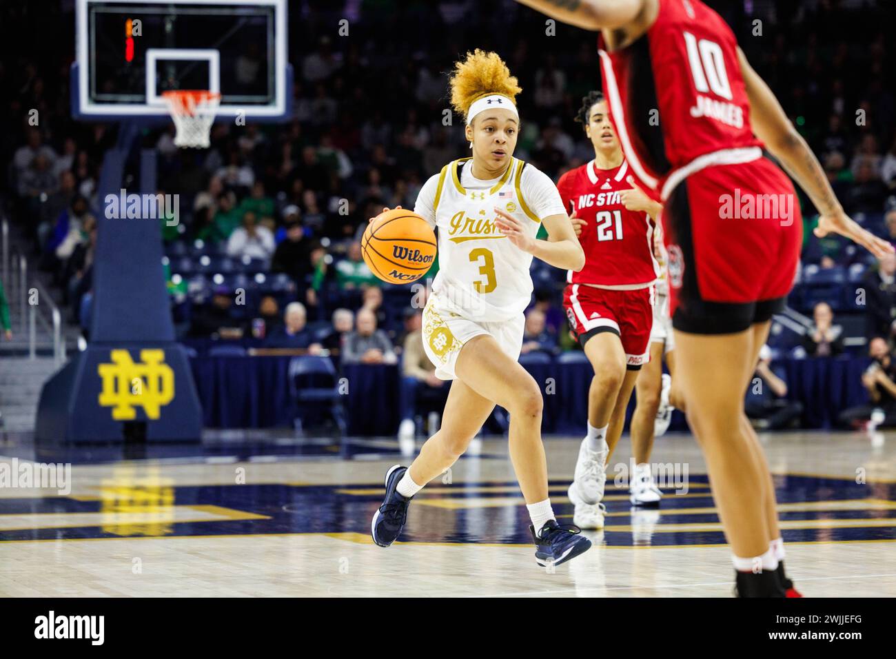 South Bend, Indiana, USA. 15th Feb, 2024. Notre Dame guard Hannah Hidalgo (3) drives to the lane ...