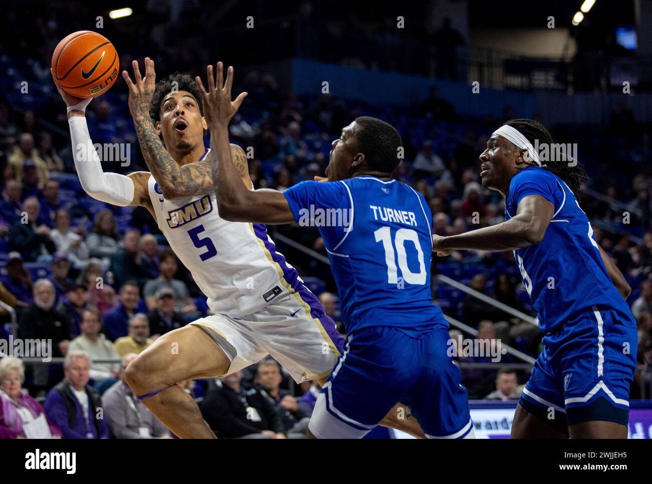James Madison guard Terrence Edwards Jr. (5) shoots against Georgia ...