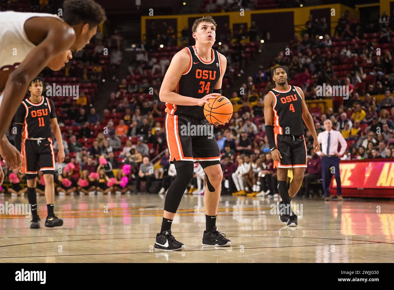 Oregon State Beavers forward Tyler Bilodeau (34) attempts a free throw ...