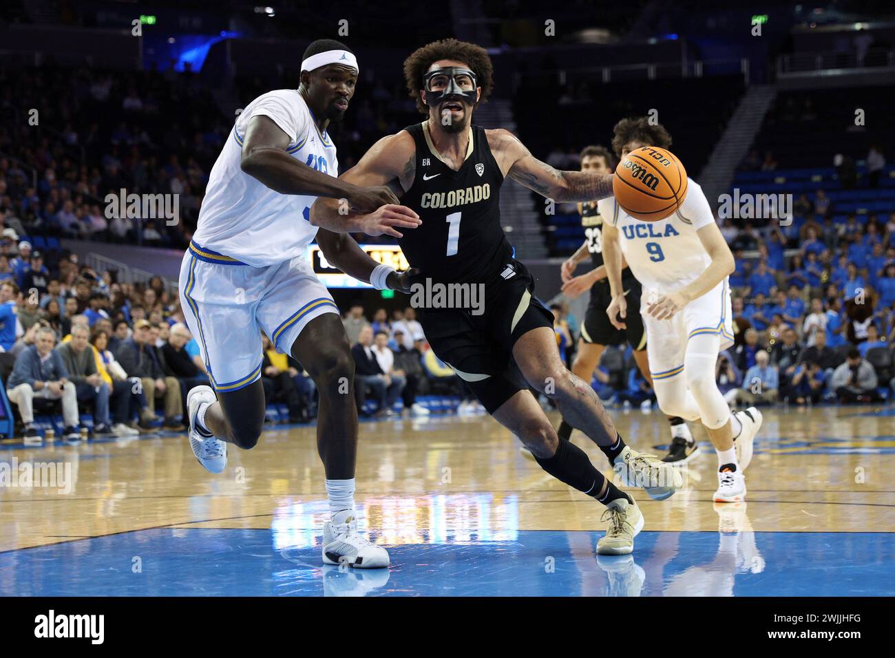 Colorado guard J'Vonne Hadley (1) dribbles past UCLA forward Adem Bona ...