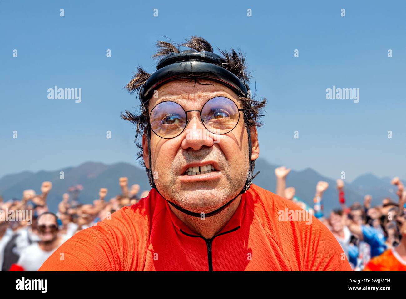 Elderly fans hi-res stock photography and images - Alamy