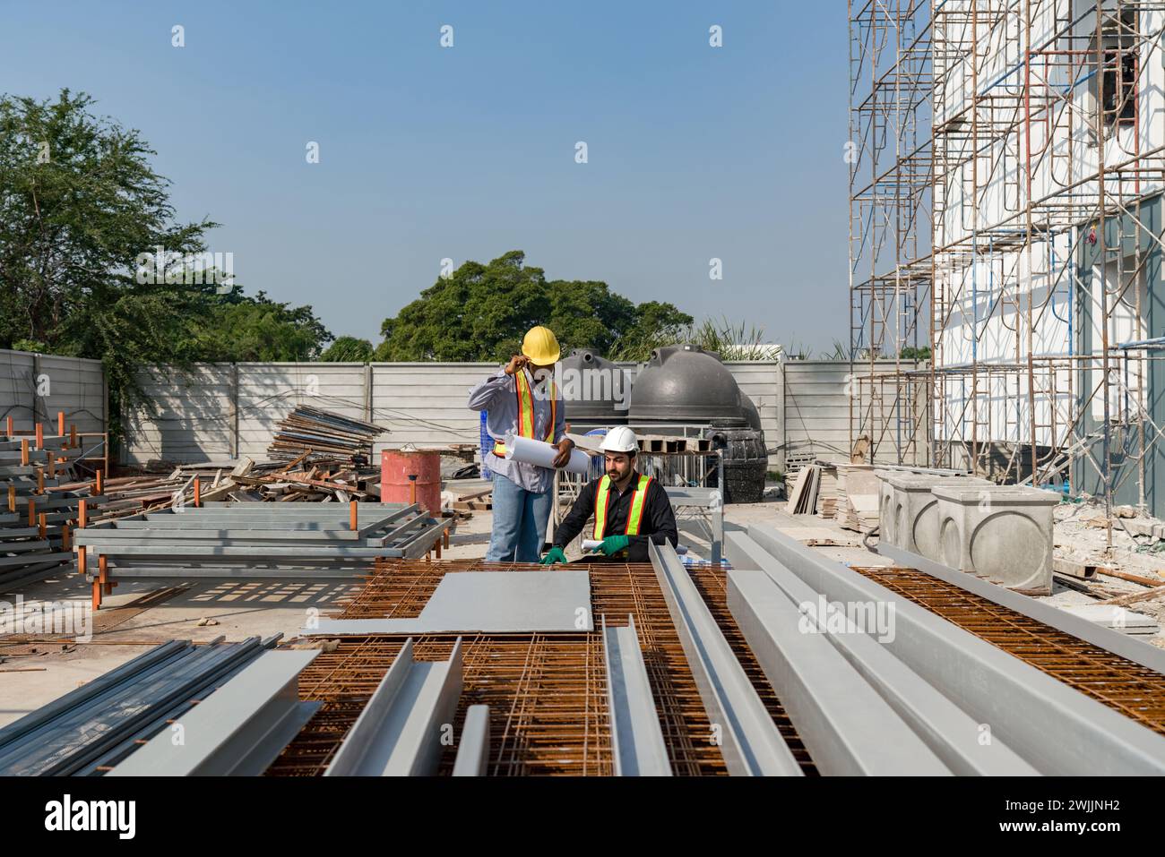 Concrete construction workers female hi-res stock photography and ...