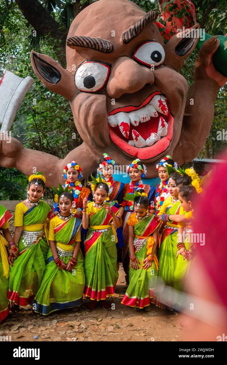 Dhaka, Bangladesh. 14th Feb, 2024. Children participants pose for a ...