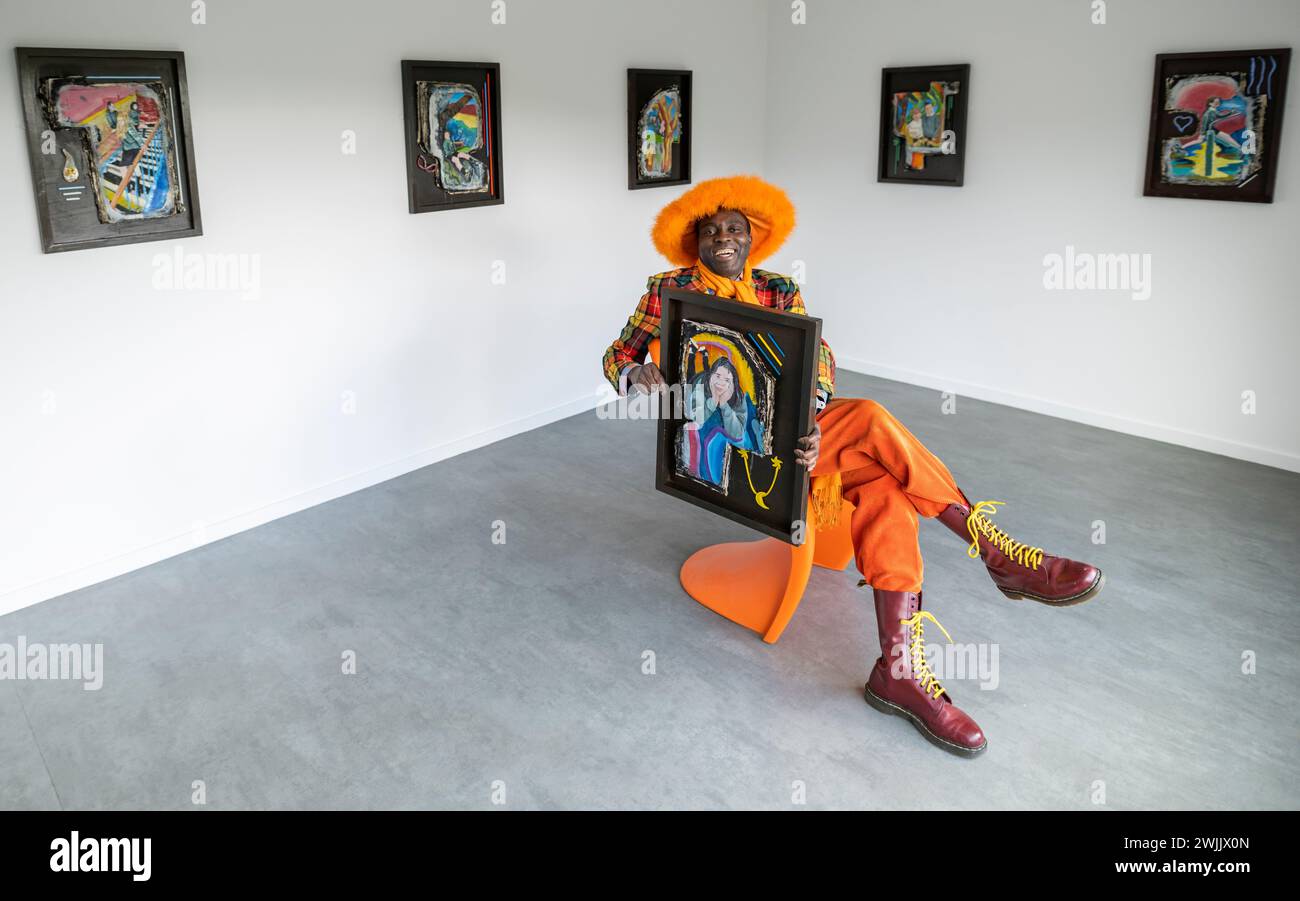 Zembla gallery, Hawick, Scottish Borders. Images show artist Sol GOLDEN ...